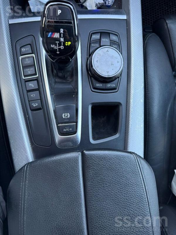 Black BMW X5 2015 in Riga, with an engine capacity of 3.00 L and mileage of 201 thousand km for 20500 €, photo 8 on AUTOMOTO.COM.LV