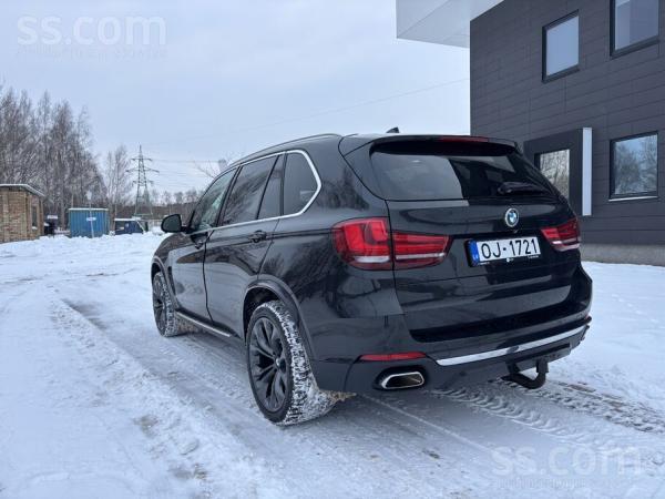 Black BMW X5 2015 in Riga, with an engine capacity of 3.00 L and mileage of 0 thousand km for 21500 €, photo 3 on AUTOMOTO.COM.LV
