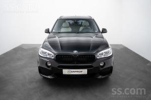 Black BMW X5 2015 in Riga, with an engine capacity of 2.00 L and mileage of 129 thousand km for 22499 €, photo 3 on AUTOMOTO.COM.LV