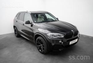 Black BMW X5 2015 in Riga, with an engine capacity of 2.00 L and mileage of 129 thousand km for 22499 €, photo 4 on AUTOMOTO.COM.LV