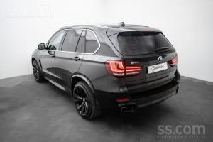 Black BMW X5 2015 in Riga, with an engine capacity of 2.00 L and mileage of 129 thousand km for 22499 €, photo 7 on AUTOMOTO.COM.LV