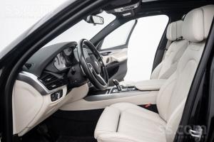 Black BMW X5 2015 in Riga, with an engine capacity of 2.00 L and mileage of 129 thousand km for 22499 €, photo 8 on AUTOMOTO.COM.LV