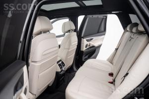 Black BMW X5 2015 in Riga, with an engine capacity of 2.00 L and mileage of 129 thousand km for 22499 €, photo 9 on AUTOMOTO.COM.LV