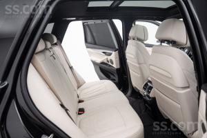 Black BMW X5 2015 in Riga, with an engine capacity of 2.00 L and mileage of 129 thousand km for 22499 €, photo 10 on AUTOMOTO.COM.LV