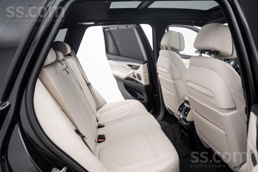 Black BMW X5 2015 in Riga, with an engine capacity of 2.00 L and mileage of 129 thousand km for 22499 €, photo 10 on AUTOMOTO.COM.LV