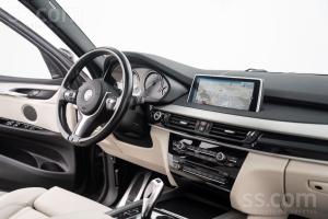 Black BMW X5 2015 in Riga, with an engine capacity of 2.00 L and mileage of 129 thousand km for 22499 €, photo 12 on AUTOMOTO.COM.LV