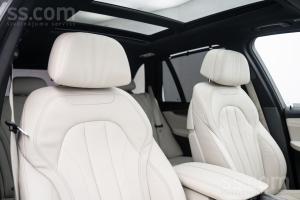 Black BMW X5 2015 in Riga, with an engine capacity of 2.00 L and mileage of 129 thousand km for 22499 €, photo 14 on AUTOMOTO.COM.LV