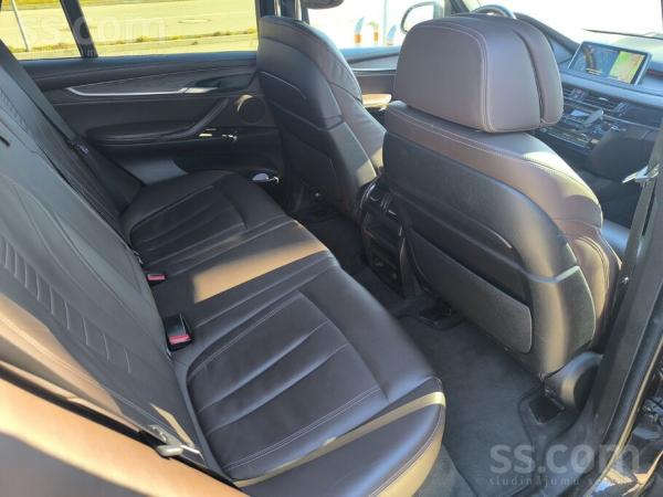 Black BMW X5 2015 in Riga, with an engine capacity of 3.00 L and mileage of 201 thousand km for 17500 €, photo 5 on AUTOMOTO.COM.LV