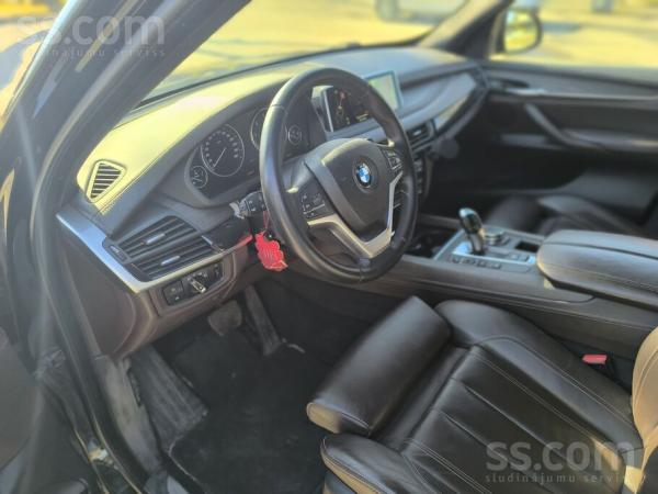 Black BMW X5 2015 in Riga, with an engine capacity of 3.00 L and mileage of 201 thousand km for 17500 €, photo 7 on AUTOMOTO.COM.LV