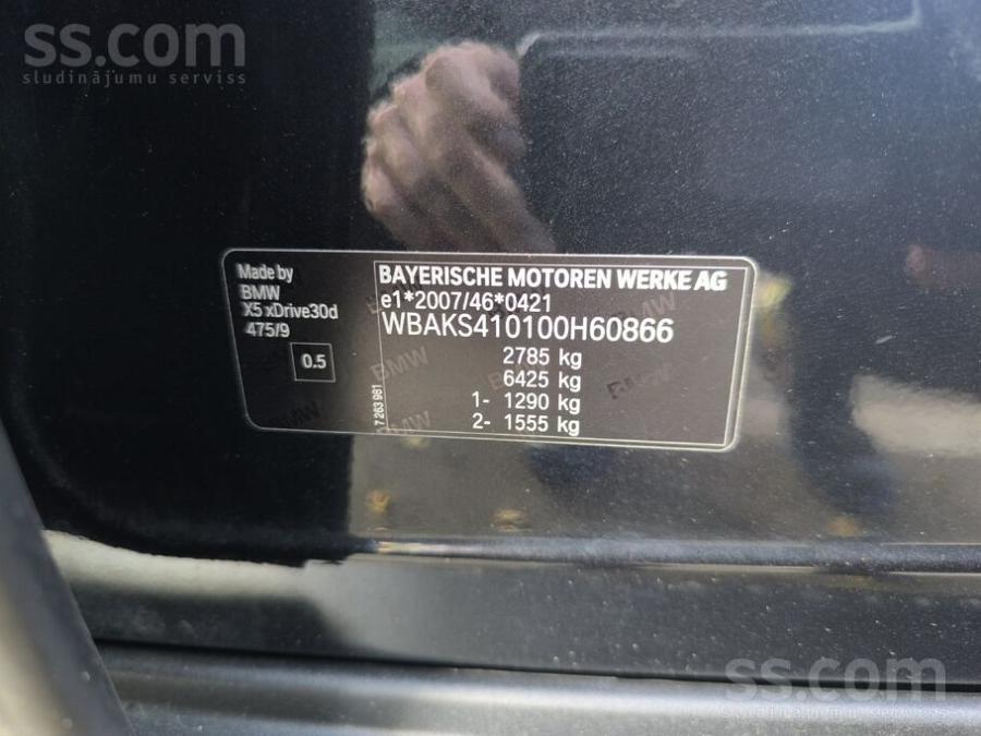 Black BMW X5 2015 in Riga, with an engine capacity of 3.00 L and mileage of 201 thousand km for 17500 €, photo 7 on AUTOMOTO.COM.LV