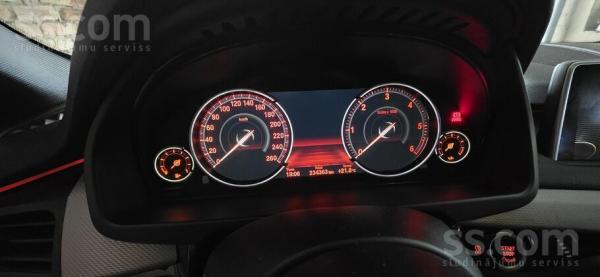Black BMW X5 2015 in Jelgava, with an engine capacity of 3.00 L and mileage of 234 thousand km for 20200 €, photo 5 on AUTOMOTO.COM.LV