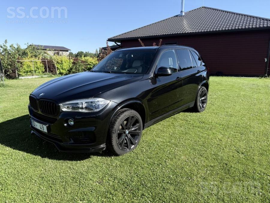 Black BMW X5 2015 in Riga, with an engine capacity of 3.00 L and mileage of 278 thousand km for 17100 €, photo 1 on AUTOMOTO.COM.LV