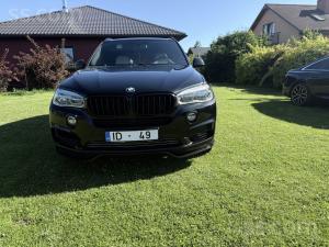 Black BMW X5 2015 in Riga, with an engine capacity of 3.00 L and mileage of 278 thousand km for 17100 €, photo 3 on AUTOMOTO.COM.LV