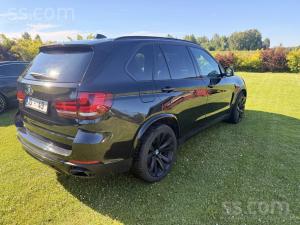 Black BMW X5 2015 in Riga, with an engine capacity of 3.00 L and mileage of 278 thousand km for 17100 €, photo 7 on AUTOMOTO.COM.LV