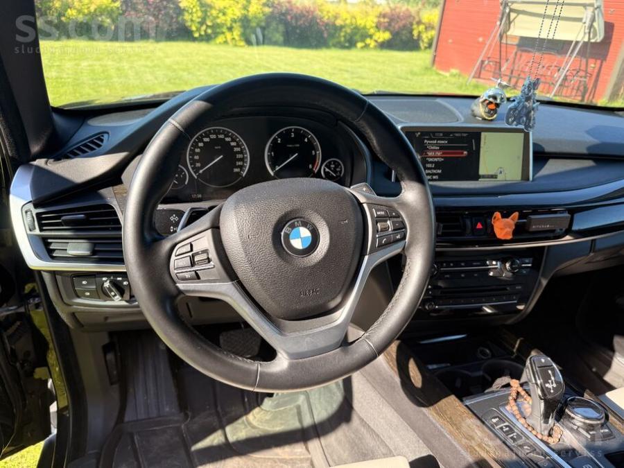 Black BMW X5 2015 in Riga, with an engine capacity of 3.00 L and mileage of 278 thousand km for 17100 €, photo 10 on AUTOMOTO.COM.LV