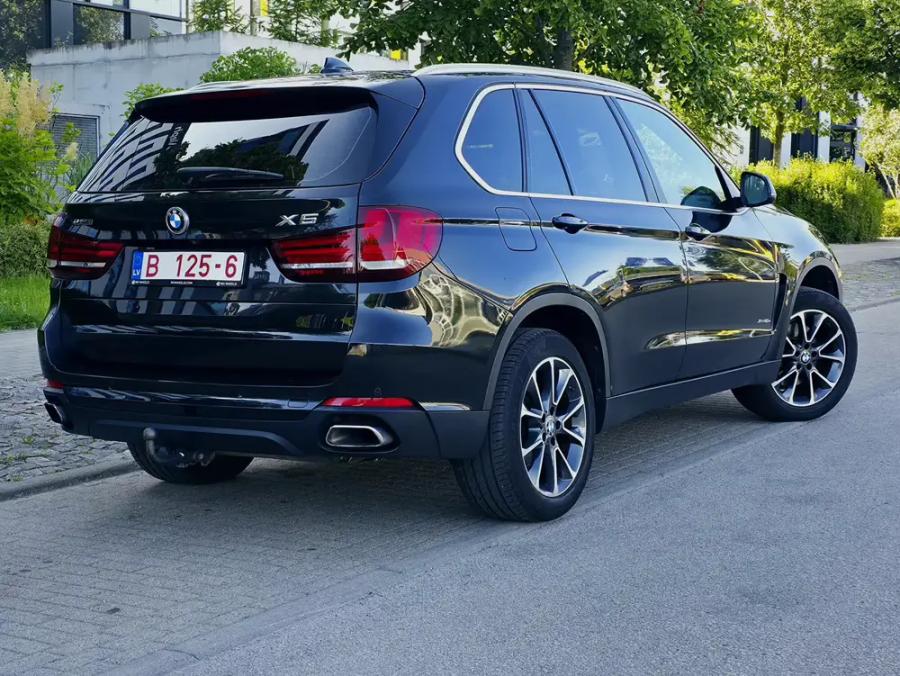Black BMW X5 2015 in Riga, with an engine capacity of 2.00 L and mileage of 239 thousand km for 16800 €, photo 6 on AUTOMOTO.COM.LV