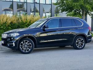 Black BMW X5 2015 in Riga, with an engine capacity of 2.00 L and mileage of 239 thousand km for 16800 €, photo 7 on AUTOMOTO.COM.LV