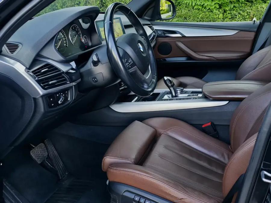 Black BMW X5 2015 in Riga, with an engine capacity of 2.00 L and mileage of 239 thousand km for 16800 €, photo 16 on AUTOMOTO.COM.LV