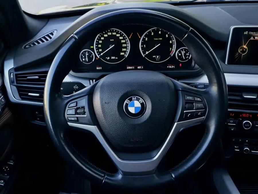 Black BMW X5 2015 in Riga, with an engine capacity of 2.00 L and mileage of 239 thousand km for 16800 €, photo 17 on AUTOMOTO.COM.LV
