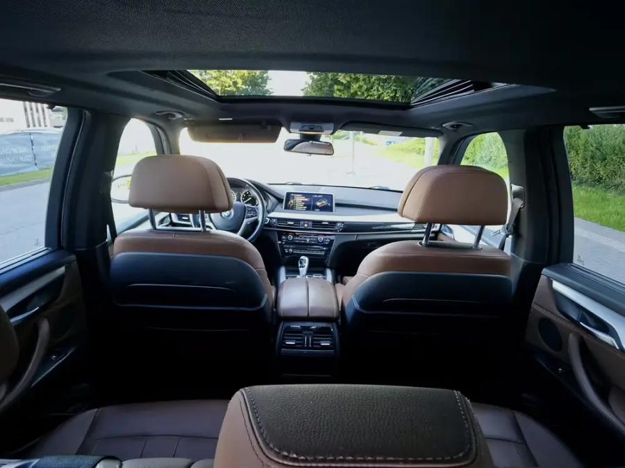 Black BMW X5 2015 in Riga, with an engine capacity of 2.00 L and mileage of 239 thousand km for 16800 €, photo 33 on AUTOMOTO.COM.LV