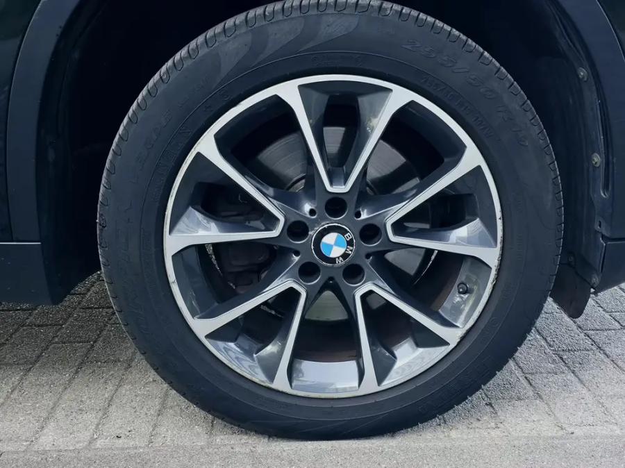 Black BMW X5 2015 in Riga, with an engine capacity of 2.00 L and mileage of 239 thousand km for 16800 €, photo 34 on AUTOMOTO.COM.LV