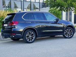 Black BMW X5 2015 in Riga, with an engine capacity of 2.00 L and mileage of 239 thousand km for 16800 €, photo 36 on AUTOMOTO.COM.LV