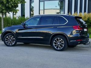 Black BMW X5 2015 in Riga, with an engine capacity of 2.00 L and mileage of 239 thousand km for 16800 €, photo 37 on AUTOMOTO.COM.LV