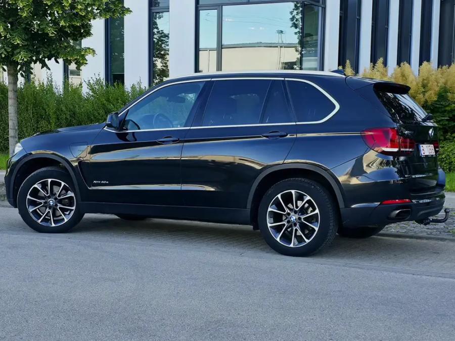 Black BMW X5 2015 in Riga, with an engine capacity of 2.00 L and mileage of 239 thousand km for 16800 €, photo 37 on AUTOMOTO.COM.LV