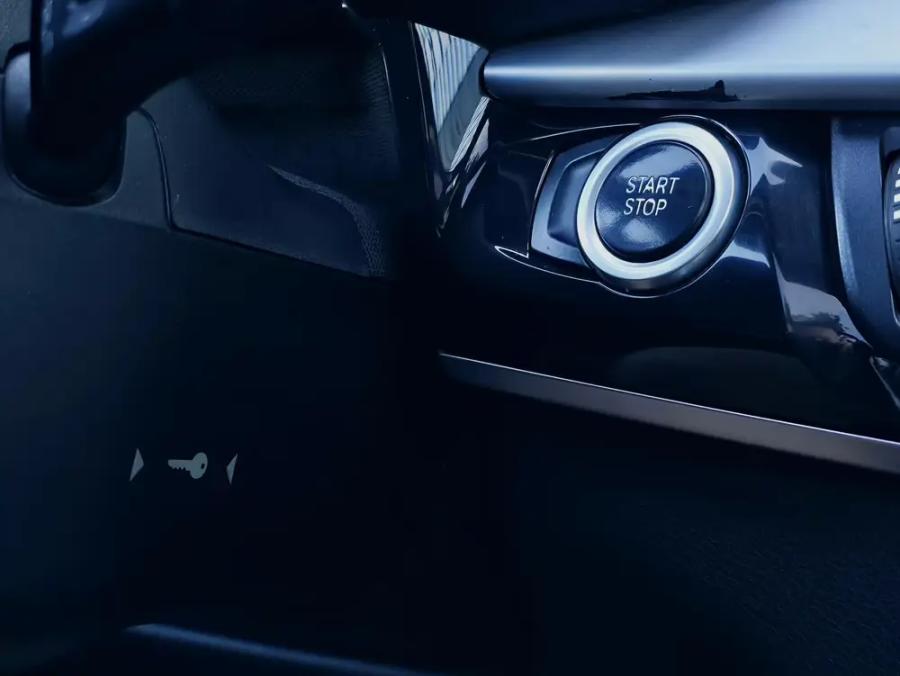 Black BMW X5 2015 in Riga, with an engine capacity of 2.00 L and mileage of 239 thousand km for 16800 €, photo 39 on AUTOMOTO.COM.LV