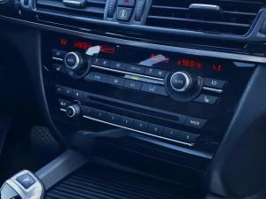 Black BMW X5 2015 in Riga, with an engine capacity of 2.00 L and mileage of 239 thousand km for 16800 €, photo 44 on AUTOMOTO.COM.LV