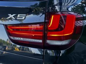 Black BMW X5 2015 in Riga, with an engine capacity of 2.00 L and mileage of 239 thousand km for 16800 €, photo 48 on AUTOMOTO.COM.LV