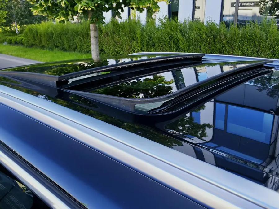 Black BMW X5 2015 in Riga, with an engine capacity of 2.00 L and mileage of 239 thousand km for 16800 €, photo 50 on AUTOMOTO.COM.LV