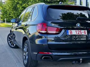 Black BMW X5 2015 in Riga, with an engine capacity of 2.00 L and mileage of 239 thousand km for 16800 €, photo 51 on AUTOMOTO.COM.LV