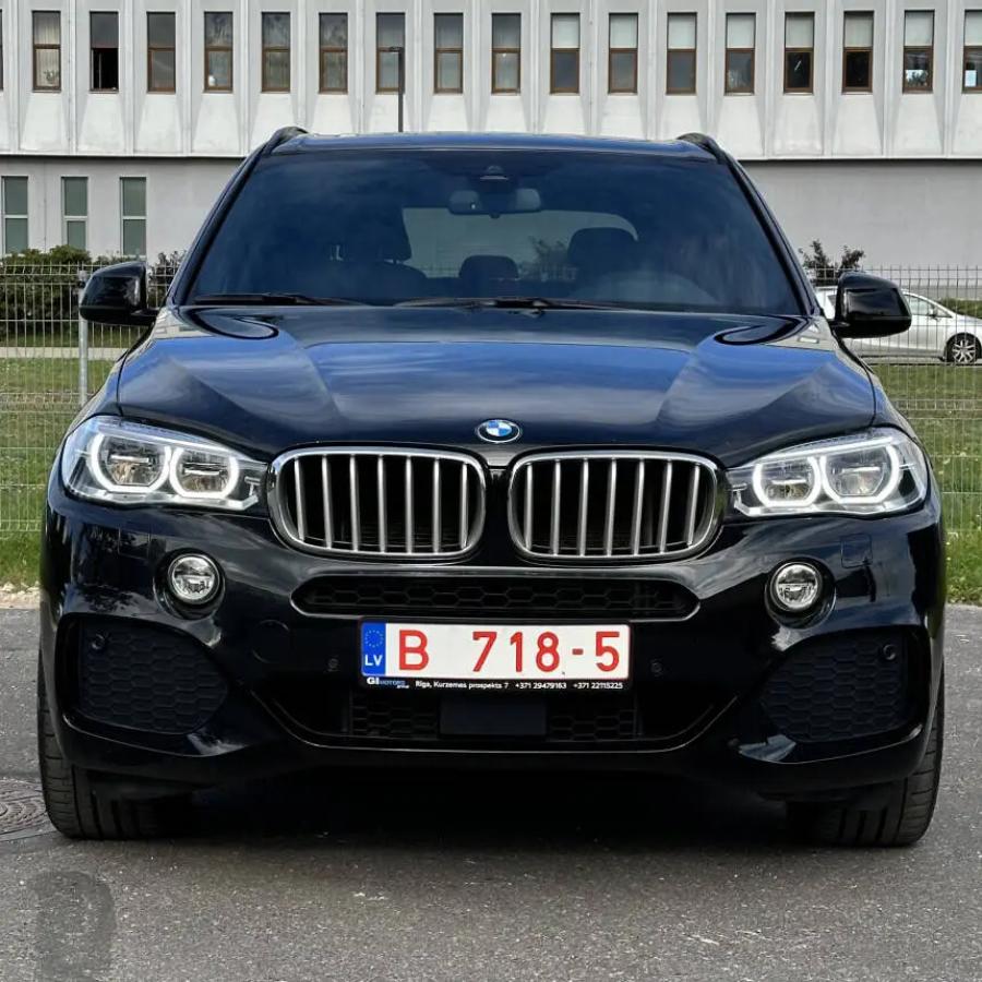 Black BMW X5 2015 in Riga, with an engine capacity of 3.00 L and mileage of 238 thousand km for 26490 €, photo 4 on AUTOMOTO.COM.LV