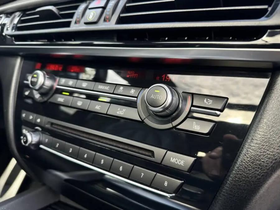 Black BMW X5 2015 in Riga, with an engine capacity of 3.00 L and mileage of 238 thousand km for 26490 €, photo 9 on AUTOMOTO.COM.LV