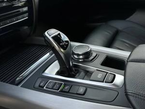Black BMW X5 2015 in Riga, with an engine capacity of 3.00 L and mileage of 238 thousand km for 26490 €, photo 13 on AUTOMOTO.COM.LV