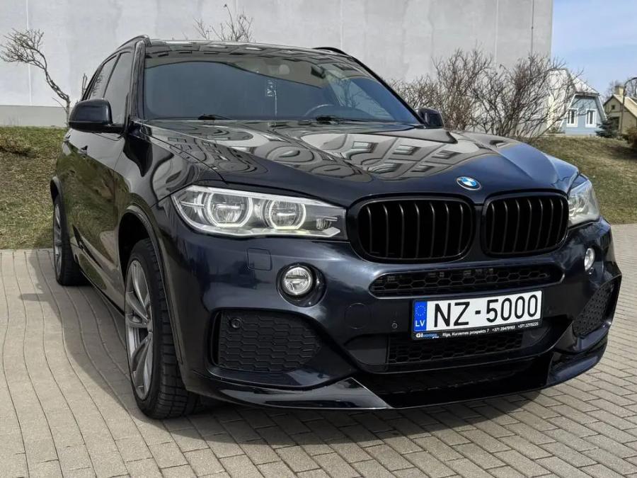 Black BMW X5 2015 in Riga, with an engine capacity of 3.00 L and mileage of 201 thousand km for 23000 €, photo 3 on AUTOMOTO.COM.LV