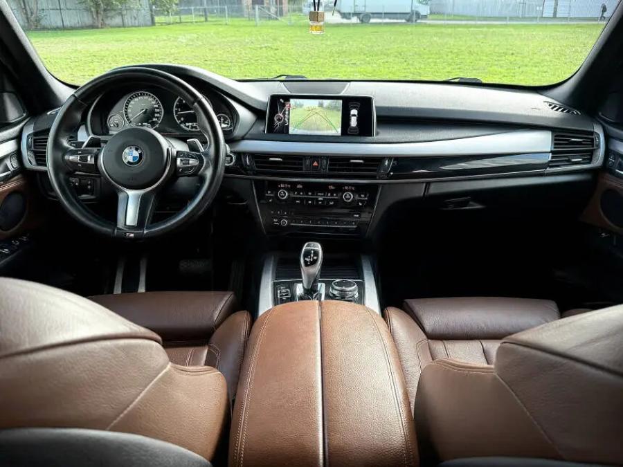 Black BMW X5 2015 in Riga, with an engine capacity of 3.00 L and mileage of 201 thousand km for 23000 €, photo 9 on AUTOMOTO.COM.LV