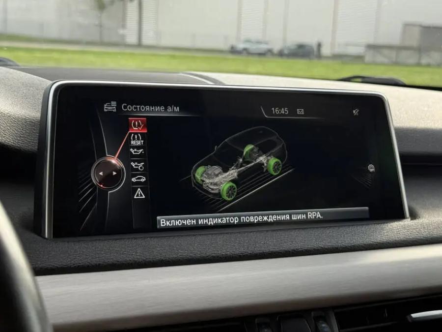 Black BMW X5 2015 in Riga, with an engine capacity of 3.00 L and mileage of 201 thousand km for 23000 €, photo 23 on AUTOMOTO.COM.LV