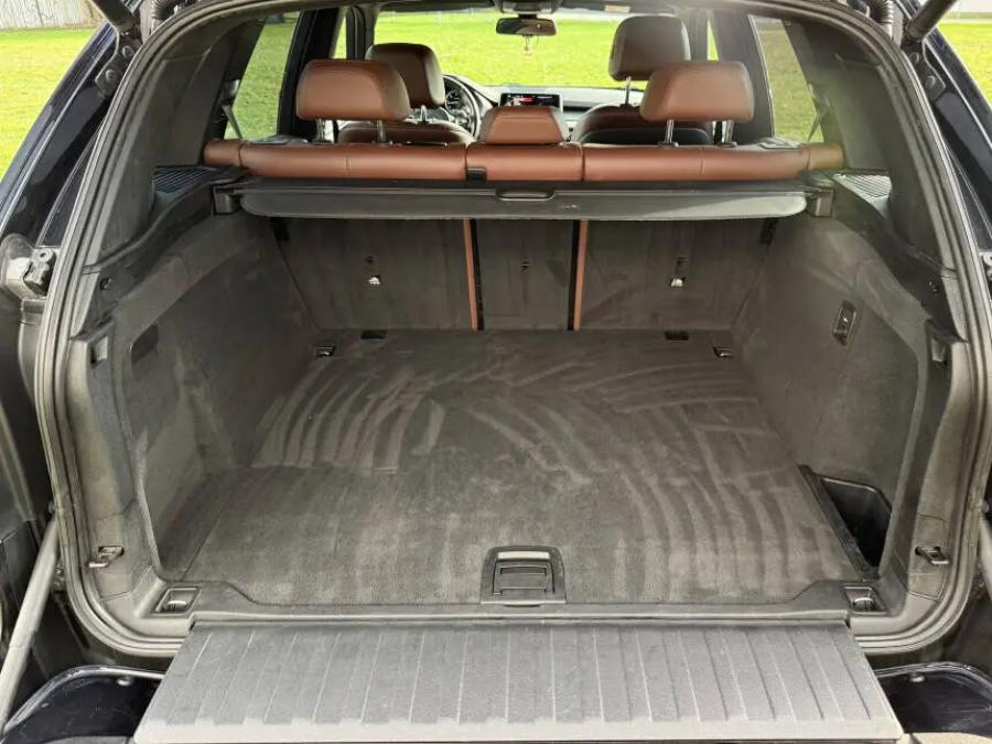 Black BMW X5 2015 in Riga, with an engine capacity of 3.00 L and mileage of 201 thousand km for 23000 €, photo 25 on AUTOMOTO.COM.LV