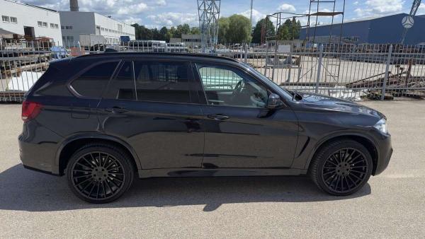Black BMW X5 2015 in Marijampole, with an engine capacity of 2.00 L and mileage of 137 thousand km for 14999 €, photo 3 on AUTOMOTO.COM.LV