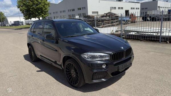 Black BMW X5 2015 in Marijampole, with an engine capacity of 2.00 L and mileage of 137 thousand km for 14999 €, photo 8 on AUTOMOTO.COM.LV