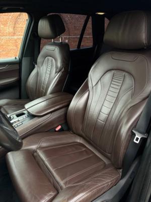 Black BMW X5 2015 in Riga, with an engine capacity of 3.00 L and mileage of 210 thousand km for 32950 €, photo 7 on AUTOMOTO.COM.LV
