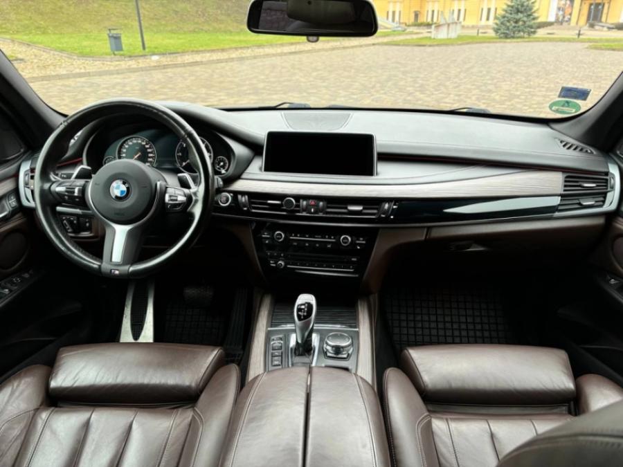 Black BMW X5 2015 in Riga, with an engine capacity of 3.00 L and mileage of 210 thousand km for 32950 €, photo 8 on AUTOMOTO.COM.LV
