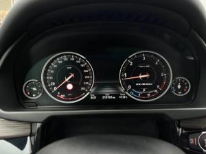 Black BMW X5 2015 in Riga, with an engine capacity of 3.00 L and mileage of 210 thousand km for 32950 €, photo 9 on AUTOMOTO.COM.LV