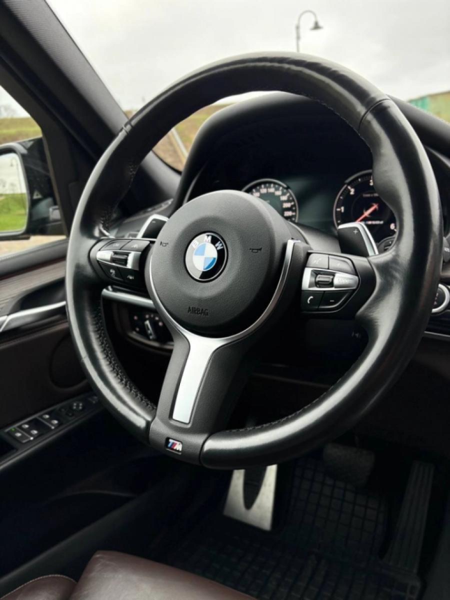 Black BMW X5 2015 in Riga, with an engine capacity of 3.00 L and mileage of 210 thousand km for 32950 €, photo 10 on AUTOMOTO.COM.LV