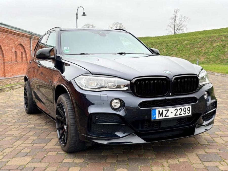 Black BMW X5 2015 in Riga, with an engine capacity of 3.00 L and mileage of 210 thousand km for 32950 €, photo 17 on AUTOMOTO.COM.LV