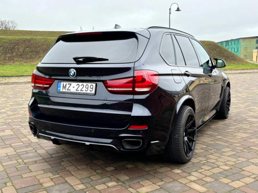 Black BMW X5 2015 in Riga, with an engine capacity of 3.00 L and mileage of 210 thousand km for 32950 €, photo 20 on AUTOMOTO.COM.LV