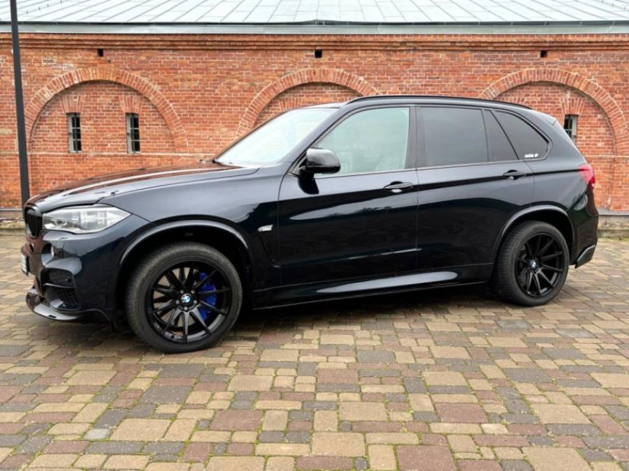 Black BMW X5 2015 in Riga, with an engine capacity of 3.00 L and mileage of 210 thousand km for 32950 €, photo 22 on AUTOMOTO.COM.LV