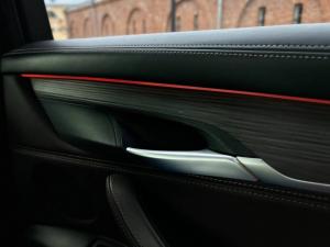 Black BMW X5 2015 in Riga, with an engine capacity of 3.00 L and mileage of 210 thousand km for 32950 €, photo 24 on AUTOMOTO.COM.LV